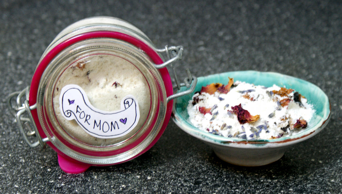 DIY Natural Lavender & Rose Bath Salt Recipe