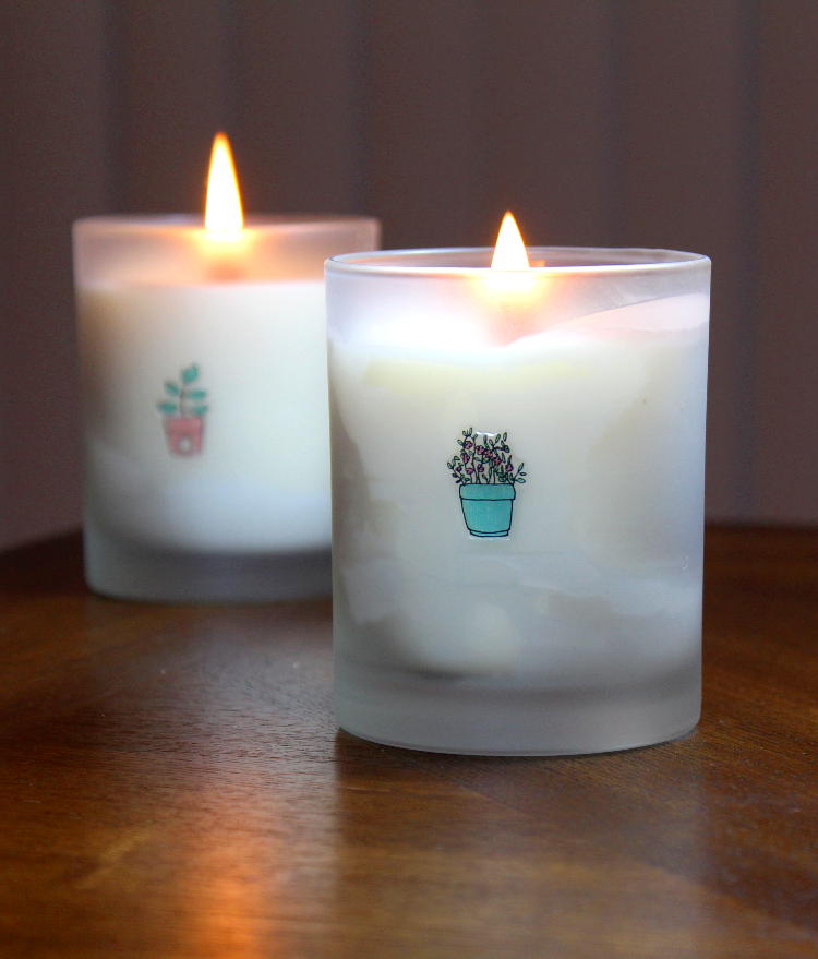 How to Make A Natural Deodorizing Beeswax Candle with Printable Labels