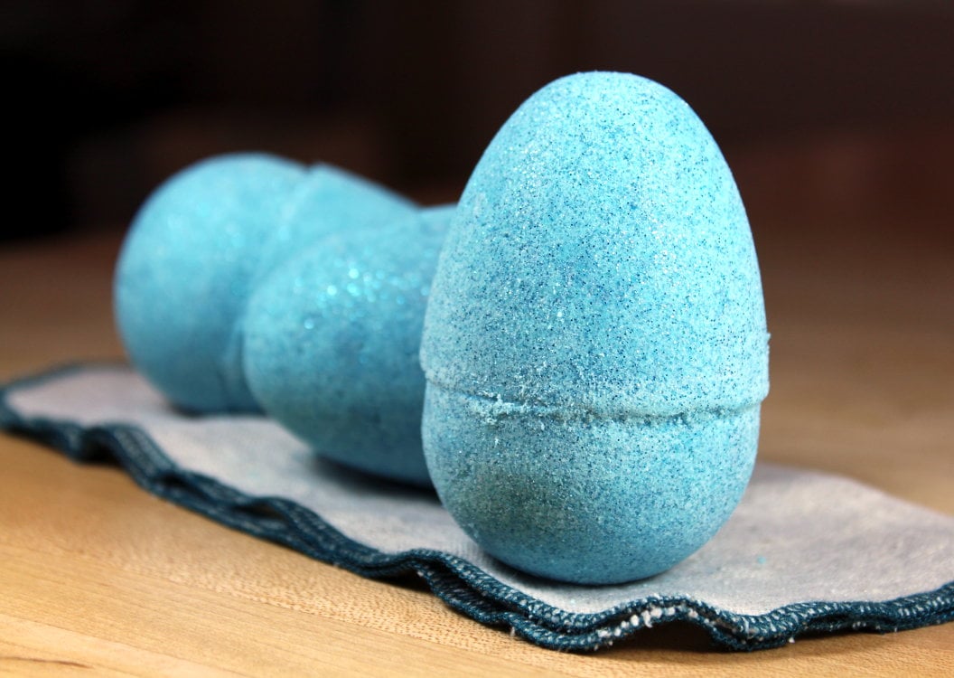 How to Decorate Easter Eggs Without Dye: Creative Easter Egg Designs