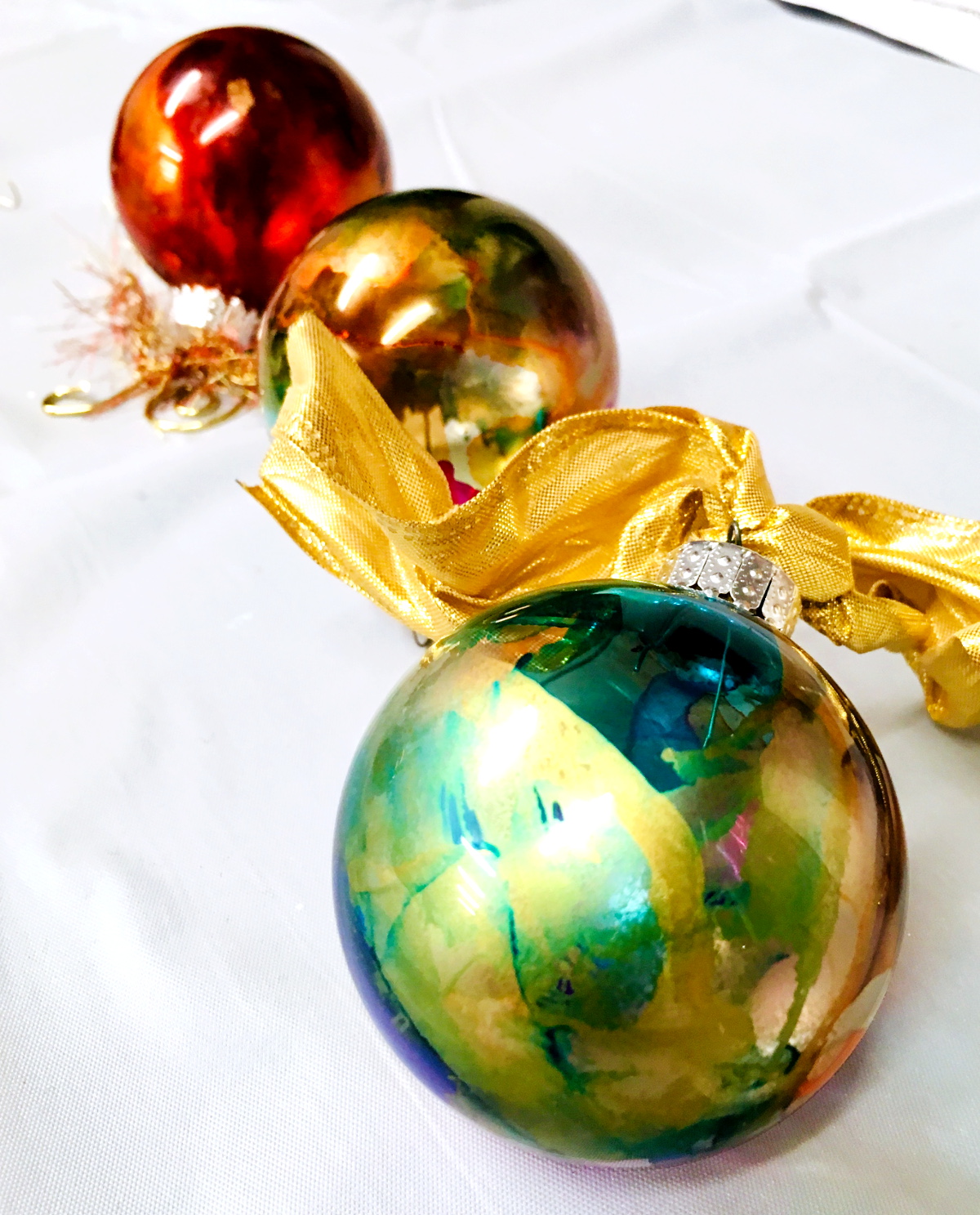 Alcohol Ink Ornaments DIY (Video Tutorial for the Holidays)