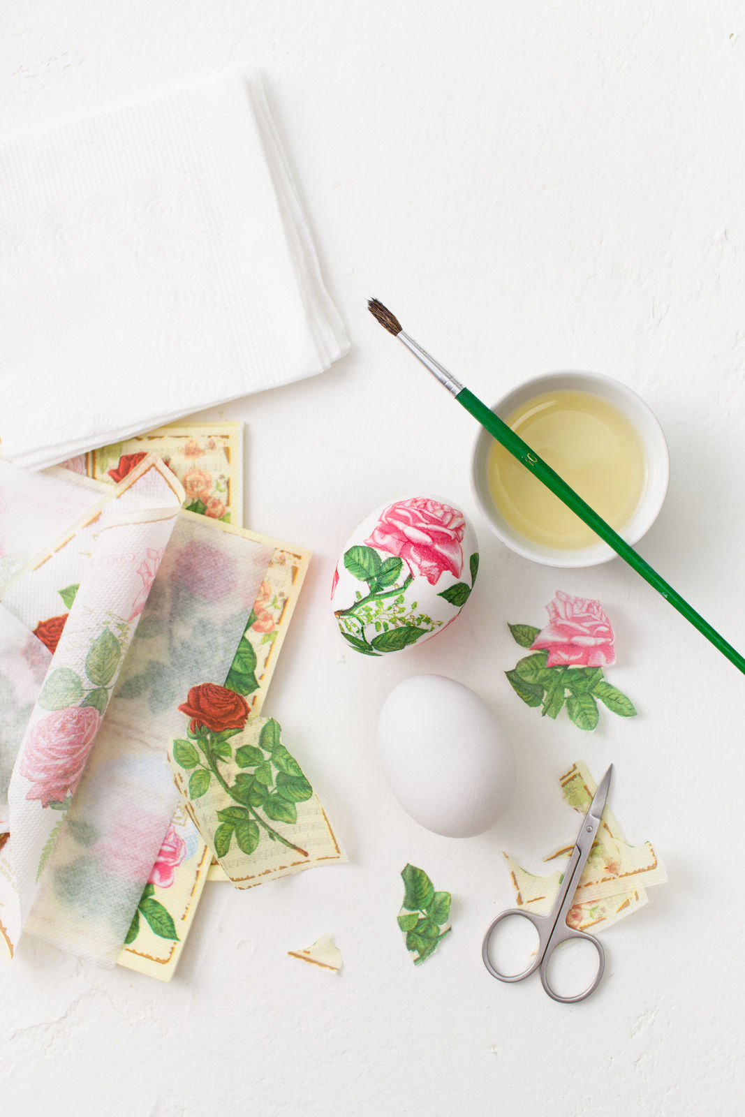 How to Decorate Easter Eggs Without Dye: Creative Easter Egg Designs