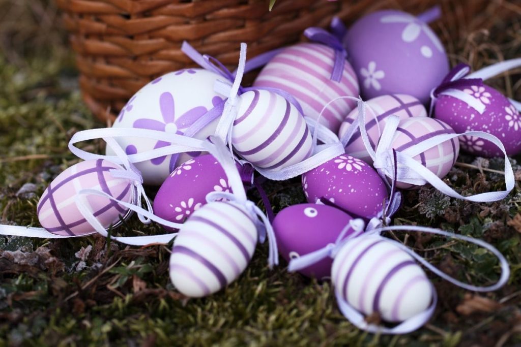 How to Decorate Easter Eggs Without Dye: Creative Easter Egg Designs